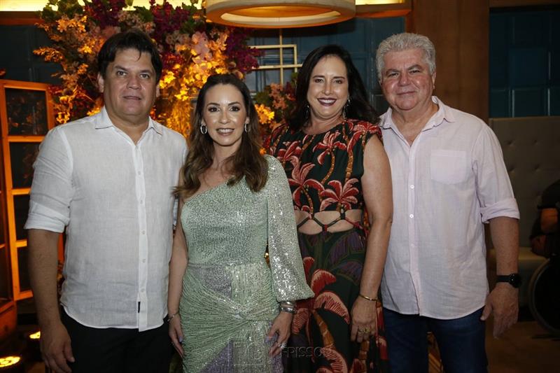 Michelle Custódio Viana brinda a chegada aos 50 anos - Frisson Online