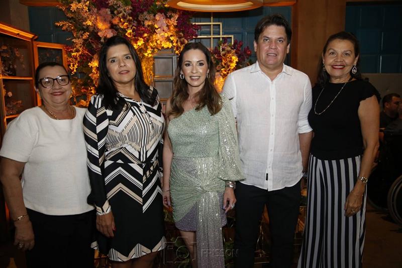 Michelle Custódio Viana brinda a chegada aos 50 anos - Frisson Online