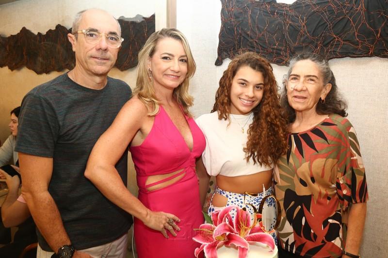 Louise Santos celebra a chegada aos 50 anos com alegria - Frisson Online