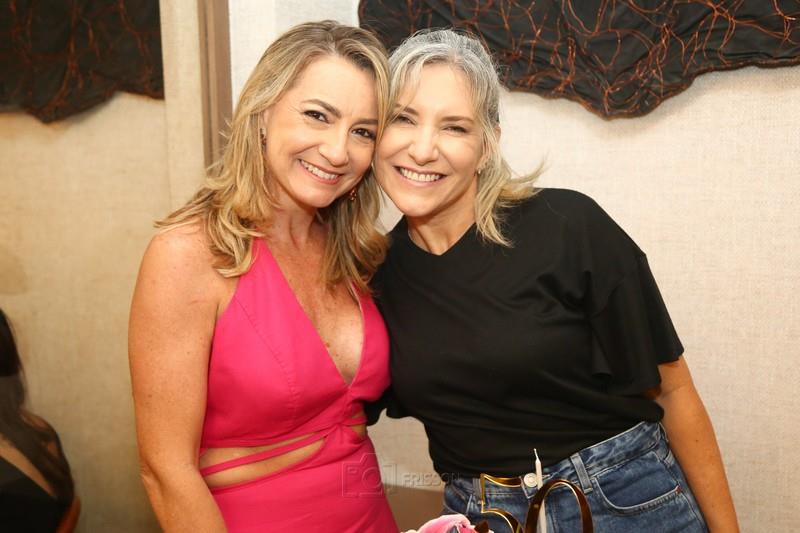 Louise Santos celebra a chegada aos 50 anos com alegria - Frisson Online