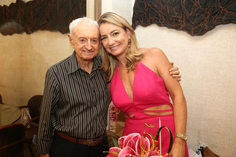 Louise Santos celebra a chegada aos 50 anos com alegria - Frisson Online