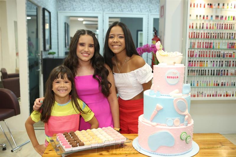 Letícia Ribeiro celebra os 12 anos da filha Rebeca no salão Jô Rabelo e ...