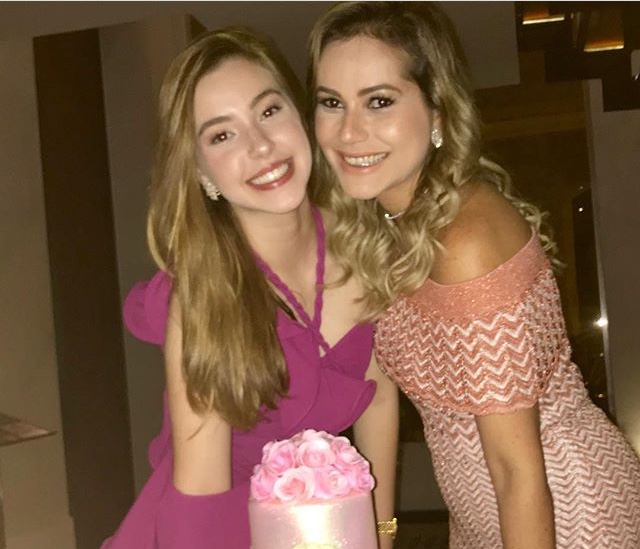 Nicole Franco brindou os 18 anos - Frisson Online