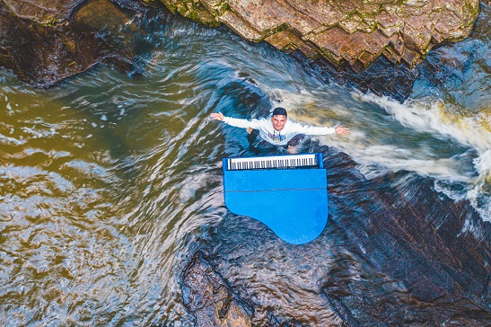 Paulo Rodrigo Pianista lança clipe em homenagem a Baturité - Frisson Online