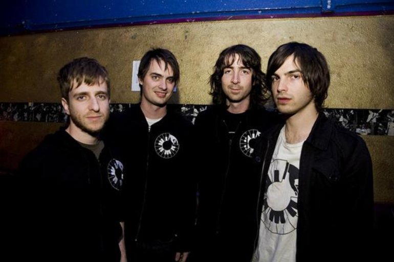 Com hit da série The O.C e baixista do Maroon 5, Phantom Planet anuncia ...