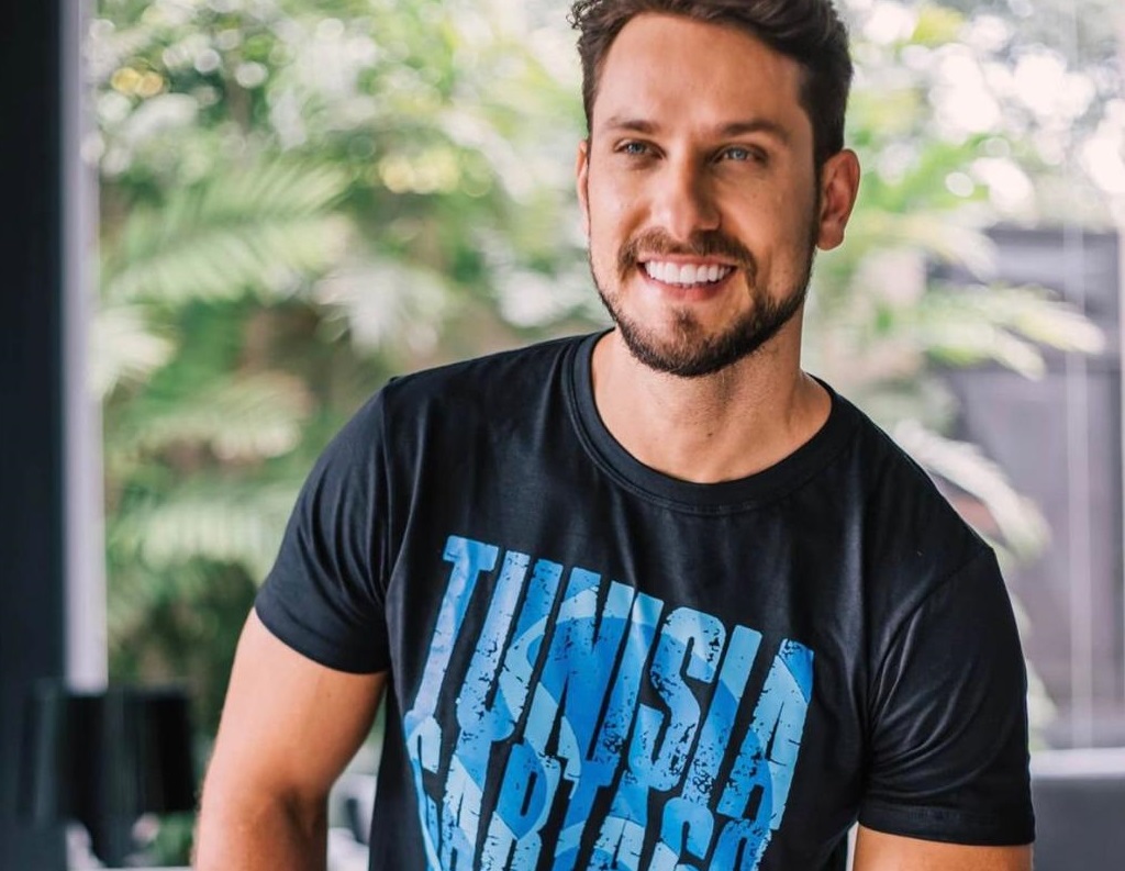 Feliz da vida, o ex-BBB Eliéser Ambrósio fala sobre carreira e nova ...