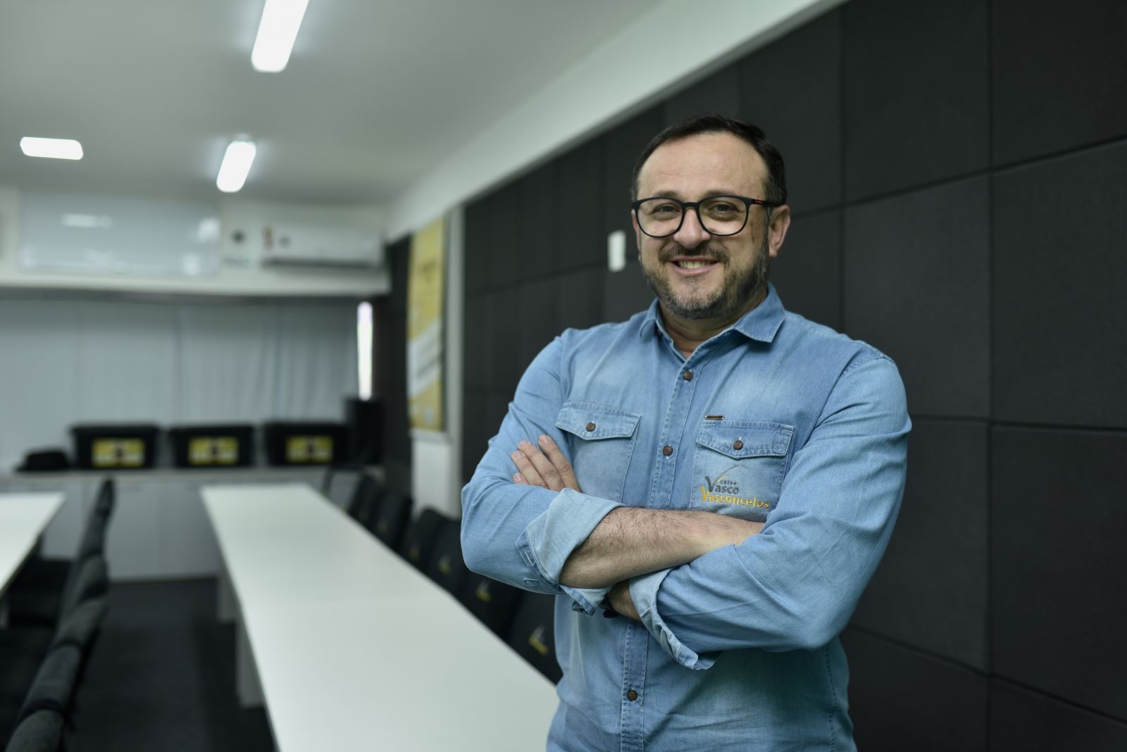 Professor e educador, Vasco Vasconcelos ensina física e matemática de ...