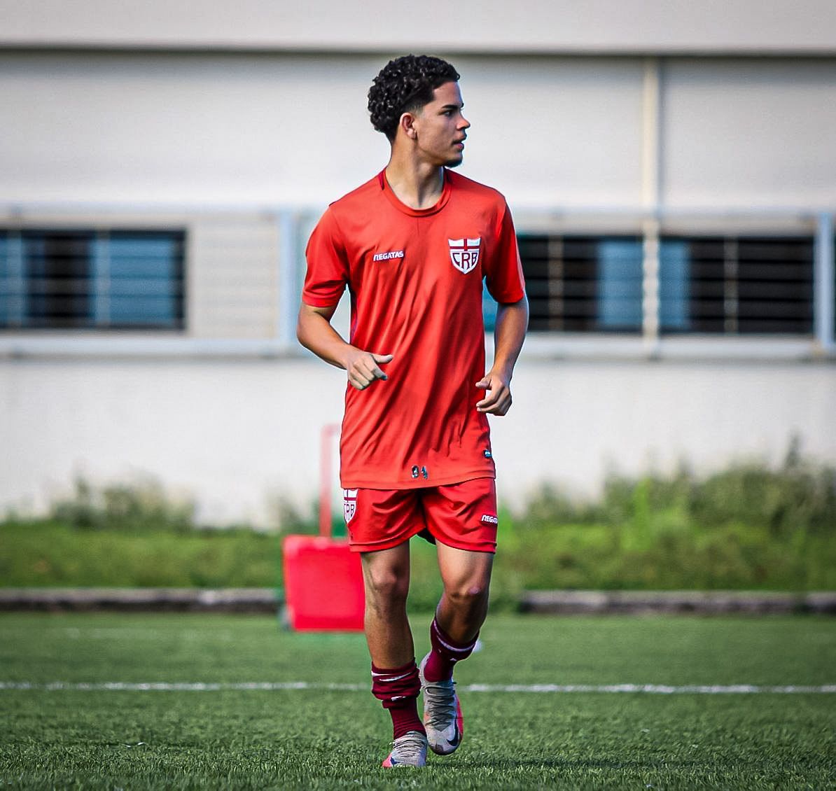 Lateral Direito Kaua passa por reconstrução ligamentar após lesão na ...