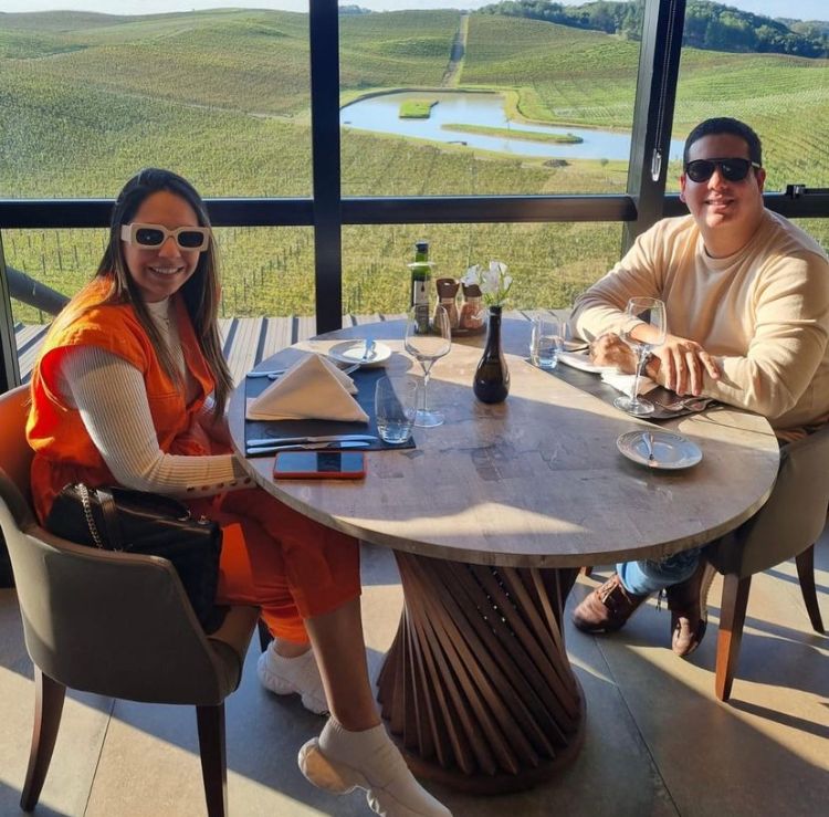 Anna Flavia Accioly e Lucas Cavalcante curtem outono e visitam vinícola ...
