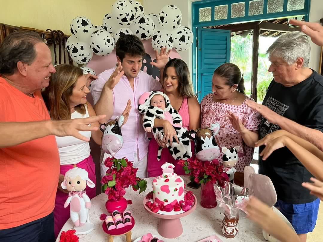 Fernanda Levy e Omar Macedo festejam terceiro mesversário de Maria ...