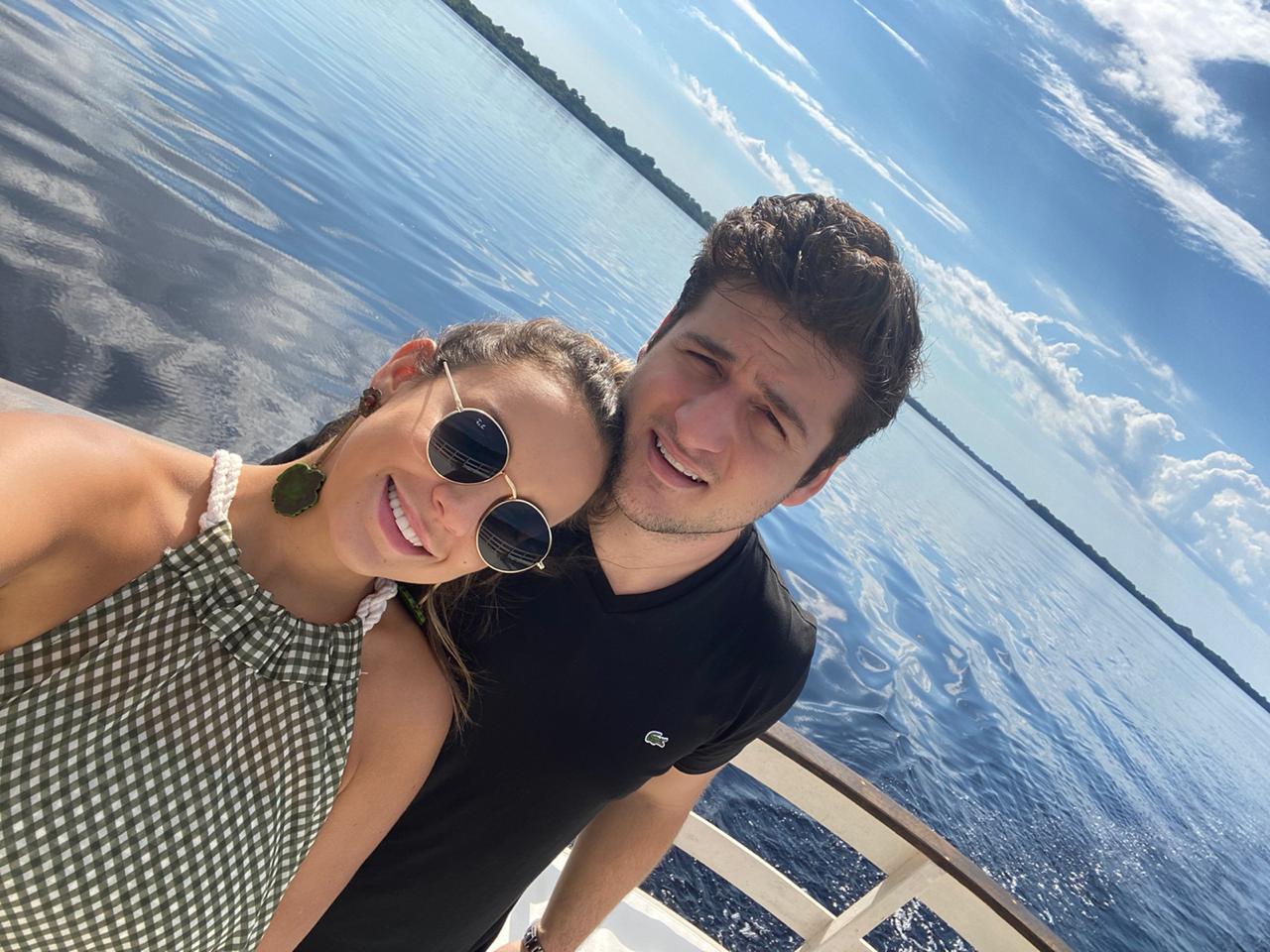 Fernanda Levy e Omar Macedo brindam com estilo o primeiro ano de ...