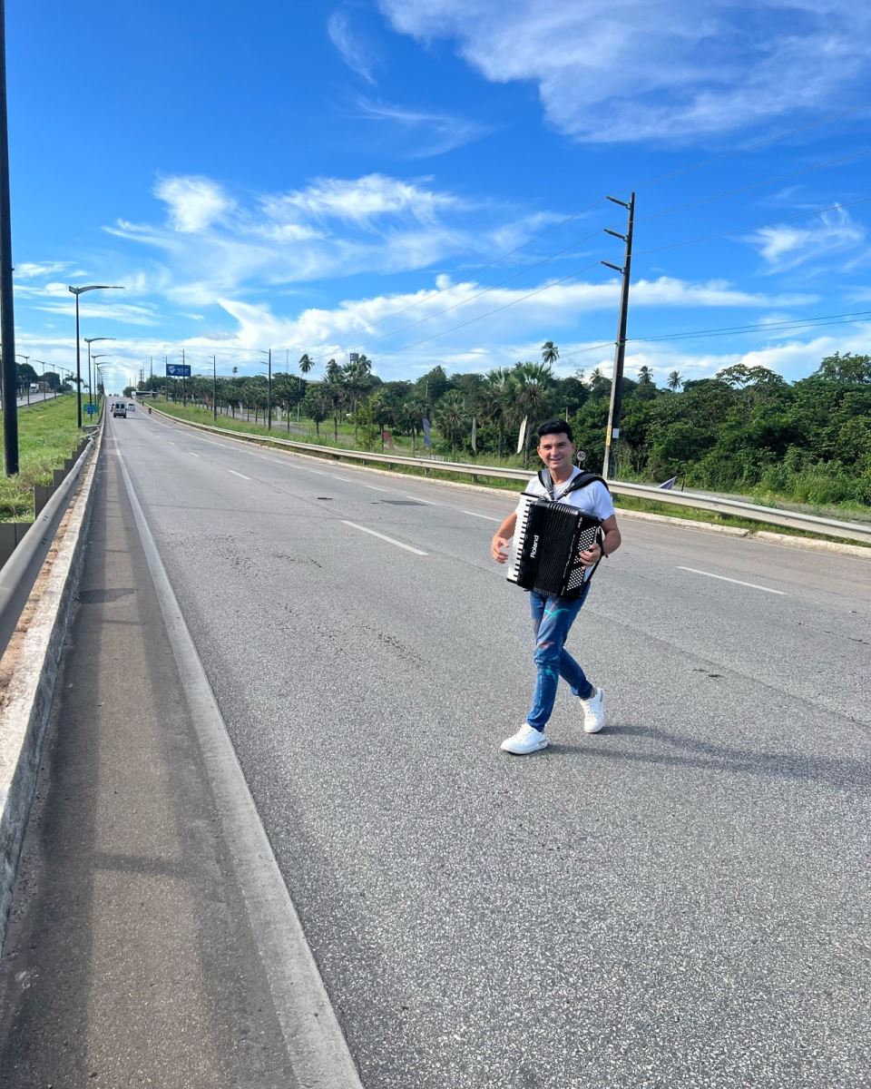 Paulo Rodrigo nos últimos preparativos para novo clipe - Frisson Online