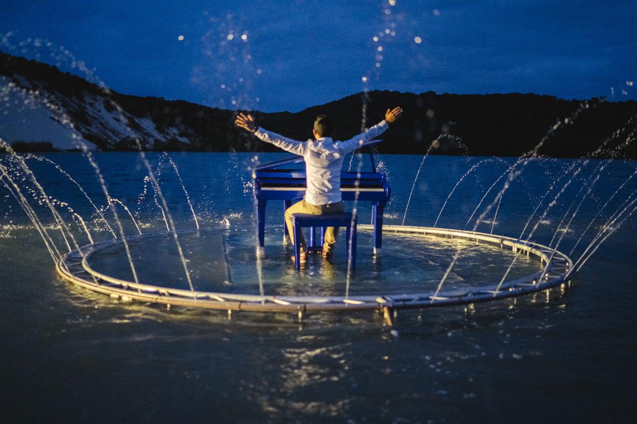 Paulo Rodrigo emociona com clipe gravado dentro do Rio Pacoti - Frisson ...