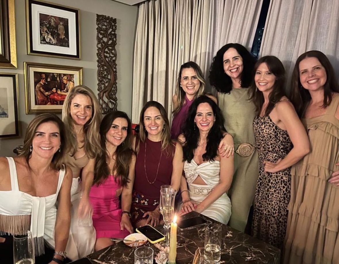Ana Leal comemora b-day com as amigas - Frisson Online