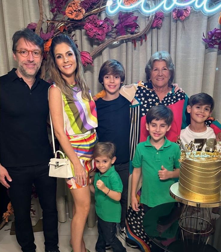 Ana Lúcia Mota celebra aniversário ao lado da família - Frisson Online