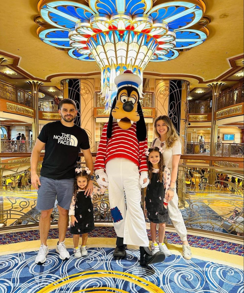 Isabela Franklin e Ivan Bezerra Neto embarcam no Disney Cruise Line ...