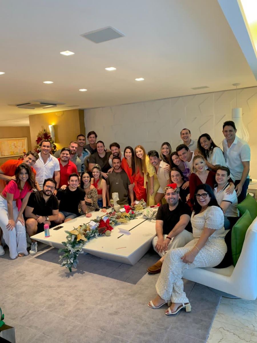 Jamile Lima e Isaías Duarte celebram o Natal com turma de amigos ...