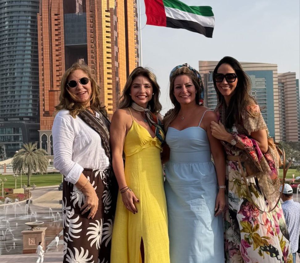 Jória Araripe, Nádia Bismarck, Dani Peixoto e Tati Luna curtem Abu ...