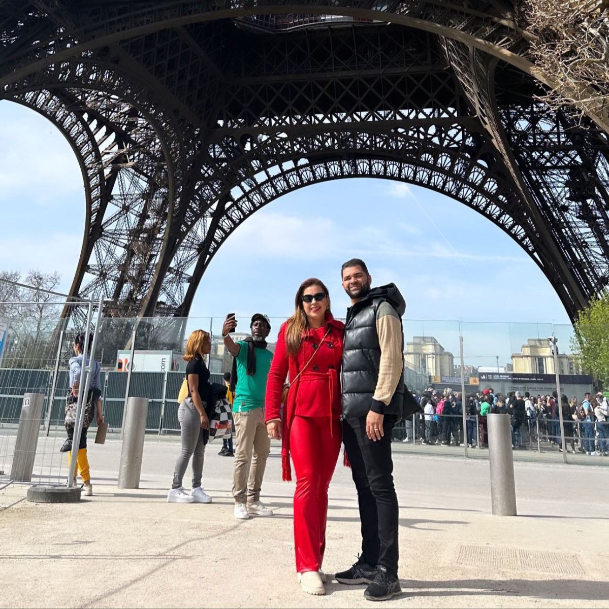 Camila Ximenes e Jacob Stevenson desembarcam em Paris para brindar os ...