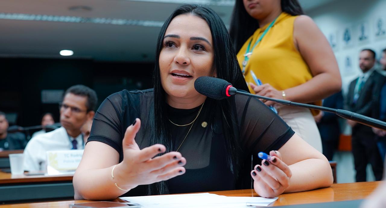 Dayany Bittencourt apresenta projeto de lei que prioriza transparência para motoristas multados ...