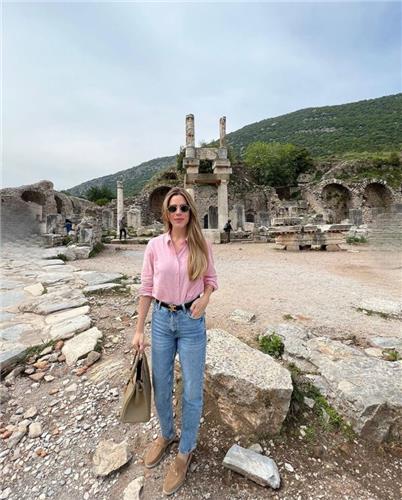 Sarah Castro curte viagem pela Grécia - Frisson Online